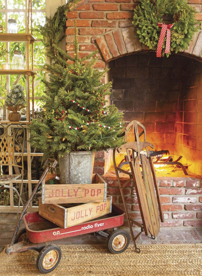 Celebrating a Very Merry Vintage Farmhouse Christmas - Flea Market ...